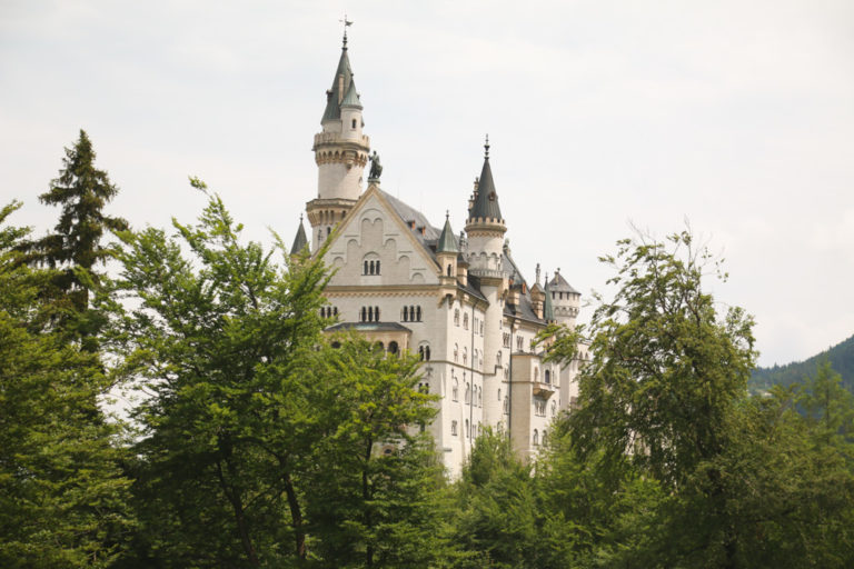 A Quick Guide to Visiting the Fairytale Neuschwanstein Castle - April ...